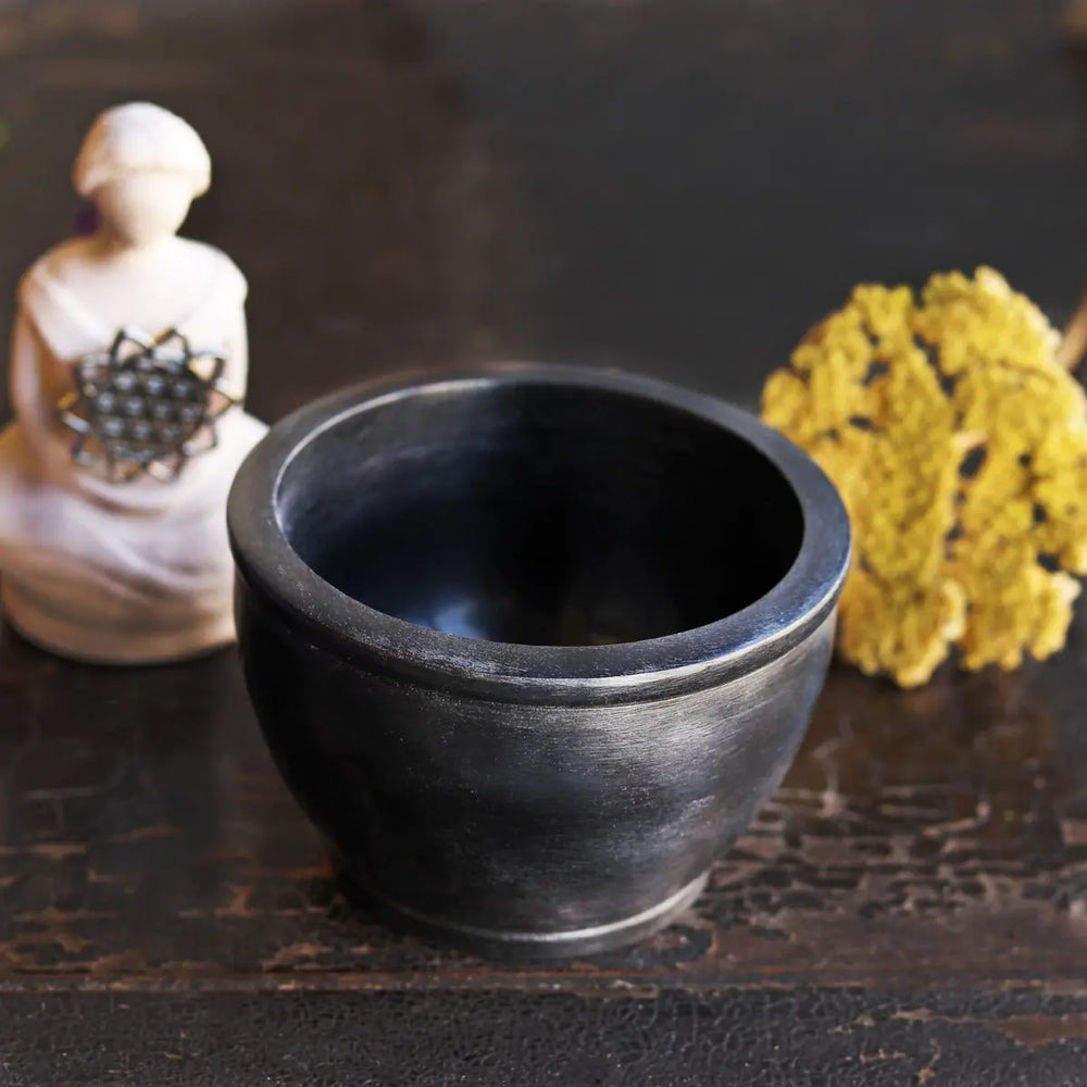 Black scrying bowl